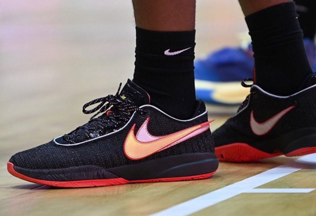 詹皇子上脚 LBJ20 新配色！经典黑红看着就很能打！ #70480