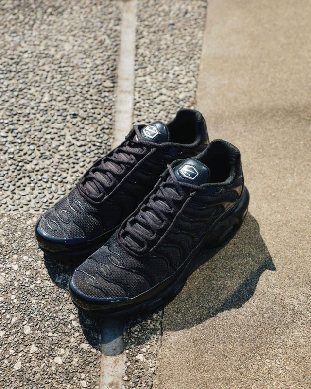 一黑一白你选哪双？两款 Air Max Plus 即将发售！ #74376