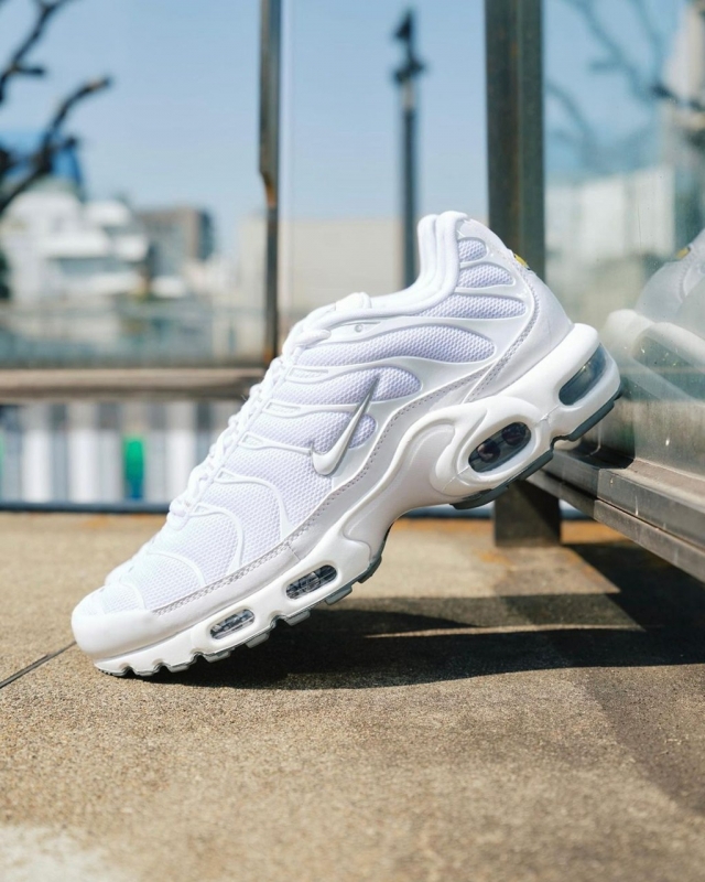 一黑一白你选哪双？两款 Air Max Plus 即将发售！ #74376