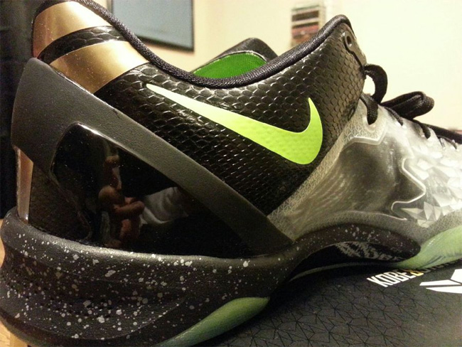 Kobe 8 System SS ＂Christmas＂ 实物细节图片 科八圣诞配色 球鞋资讯 FLIGHTCLUB中文站|SNEAKER球鞋 ...