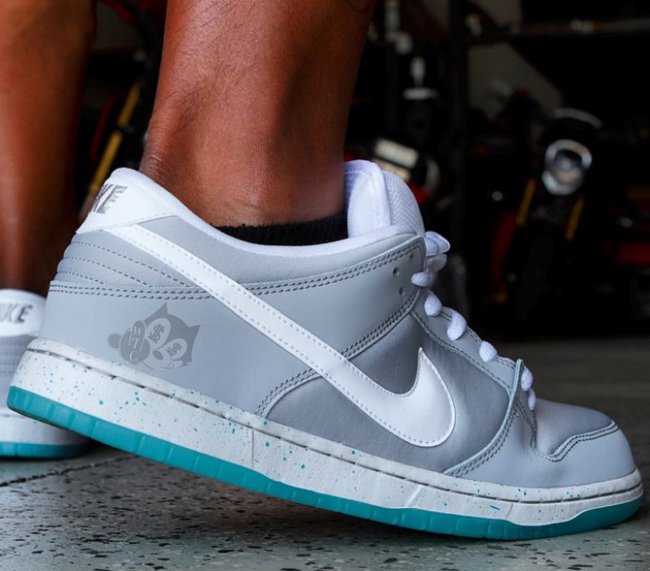 Nike SB Dunk Low “Nike Mag” 更多实物图片 球鞋资讯 FLIGHTCLUB中文站|SNEAKER球鞋资讯第一站