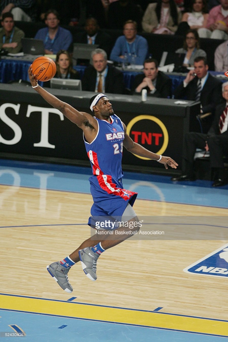 即将回归？复刻版 Nike LeBron 2 “Dunkman” 亮相 LBJ2 球鞋资讯 FLIGHTCLUB中文站|SNEAKER球鞋资讯第一站