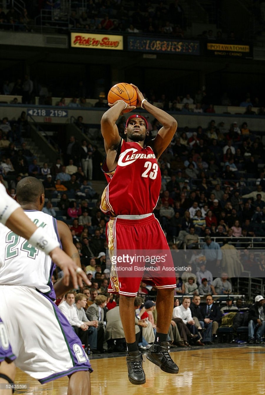 即将回归？复刻版 Nike LeBron 2 “Dunkman” 亮相 LBJ2 球鞋资讯 FLIGHTCLUB中文站|SNEAKER球鞋资讯第一站