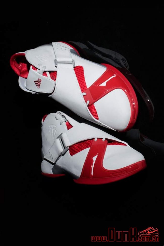 adidas T-Mac 5 Retro 灰红配色即将发售 麦迪5代复刻发售信息 球鞋资讯 FLIGHTCLUB中文站|SNEAKER球鞋资讯第一站
