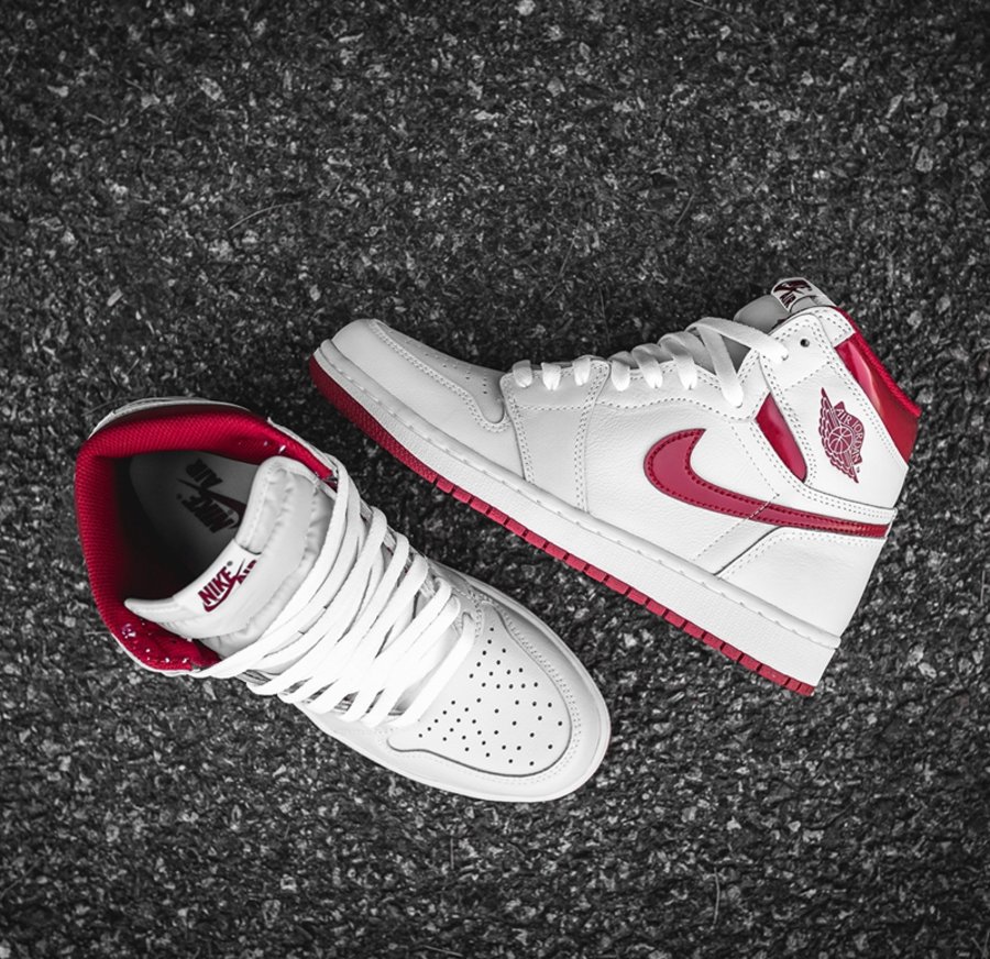 本周发售！元年白红 AJ1 OG “Metallic Red” 实物美图近赏 球鞋资讯 FLIGHTCLUB中文站|SNEAKER球鞋资讯第一站