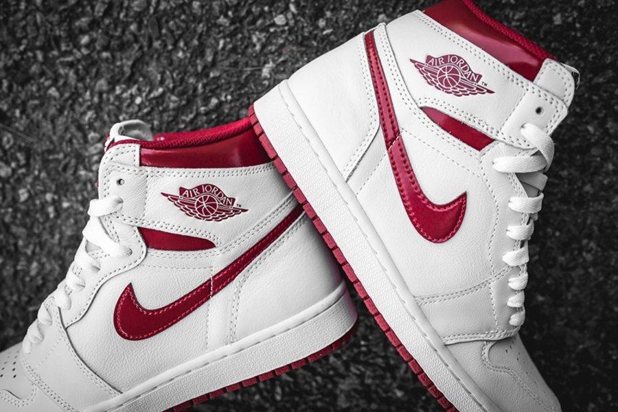 本周发售！元年白红 AJ1 OG “Metallic Red” 实物美图近赏 球鞋资讯 FLIGHTCLUB中文站|SNEAKER球鞋资讯第一站