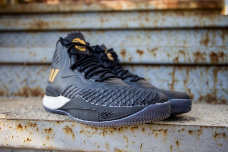 作为 adidas 迭代次数最多的签名鞋，D Rose 8 有哪些特别之处？ 球鞋资讯 FLIGHTCLUB中文站|SNEAKER球鞋资讯第一站