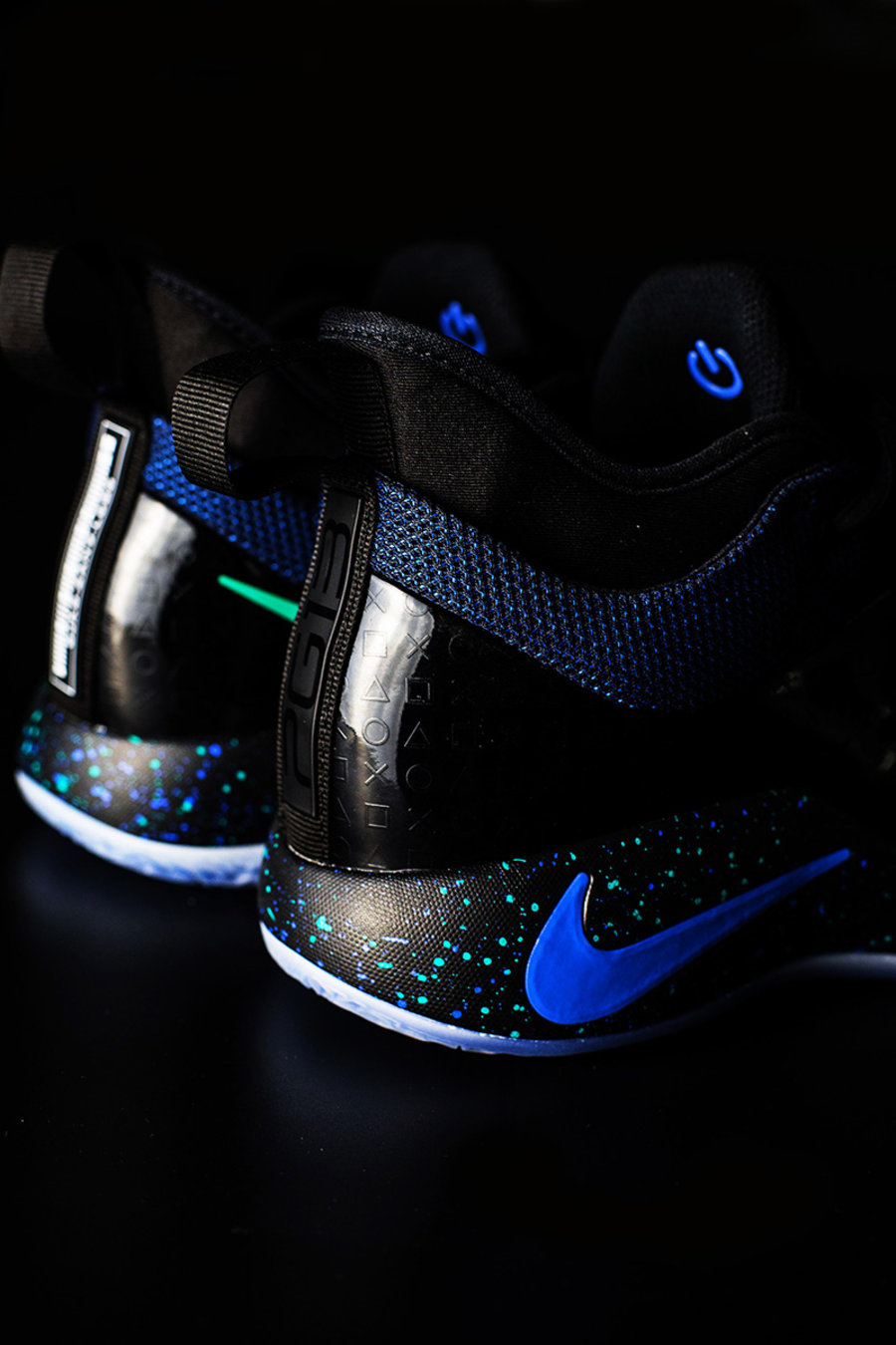 不市售的 PG2 x Playstation 豪华套装！小编带来第一手开箱！ 球鞋资讯 FLIGHTCLUB中文站|SNEAKER球鞋资讯第一站