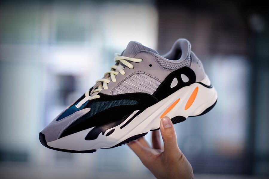 实物开箱+上脚！侃爷 Yeezy 700 Boost 到底值不值得买？ 球鞋资讯 FLIGHTCLUB中文站|SNEAKER球鞋资讯第一站