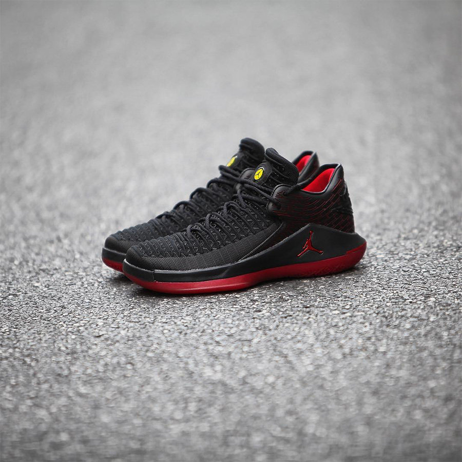 飞翼后跟首次发售！Air Jordan 32 Low “Last Shot” 实物图赏 AJ32 球鞋资讯 FLIGHTCLUB中文站|SNEAKER球鞋资讯第一站