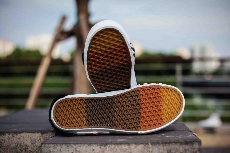 Vans “解构” 新品今日发售！重新拼贴后身价翻了不止 5 倍 球鞋资讯 FLIGHTCLUB中文站|SNEAKER球鞋资讯第一站