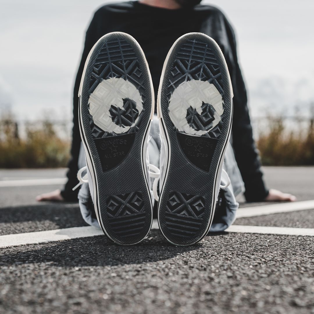 双层鞋面 + 丰富细节！Dr. Woo x Converse 本周正式发售 球鞋资讯 FLIGHTCLUB中文站|SNEAKER球鞋资讯第一站