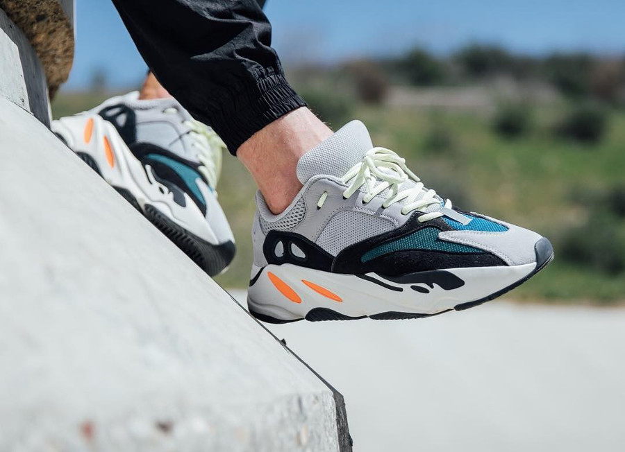 “Yeezy Boost 700 国内发售公告来了！确认补货，OVER！” - FLIGHTCLUB中文站|SNEAKER球鞋资讯第一站