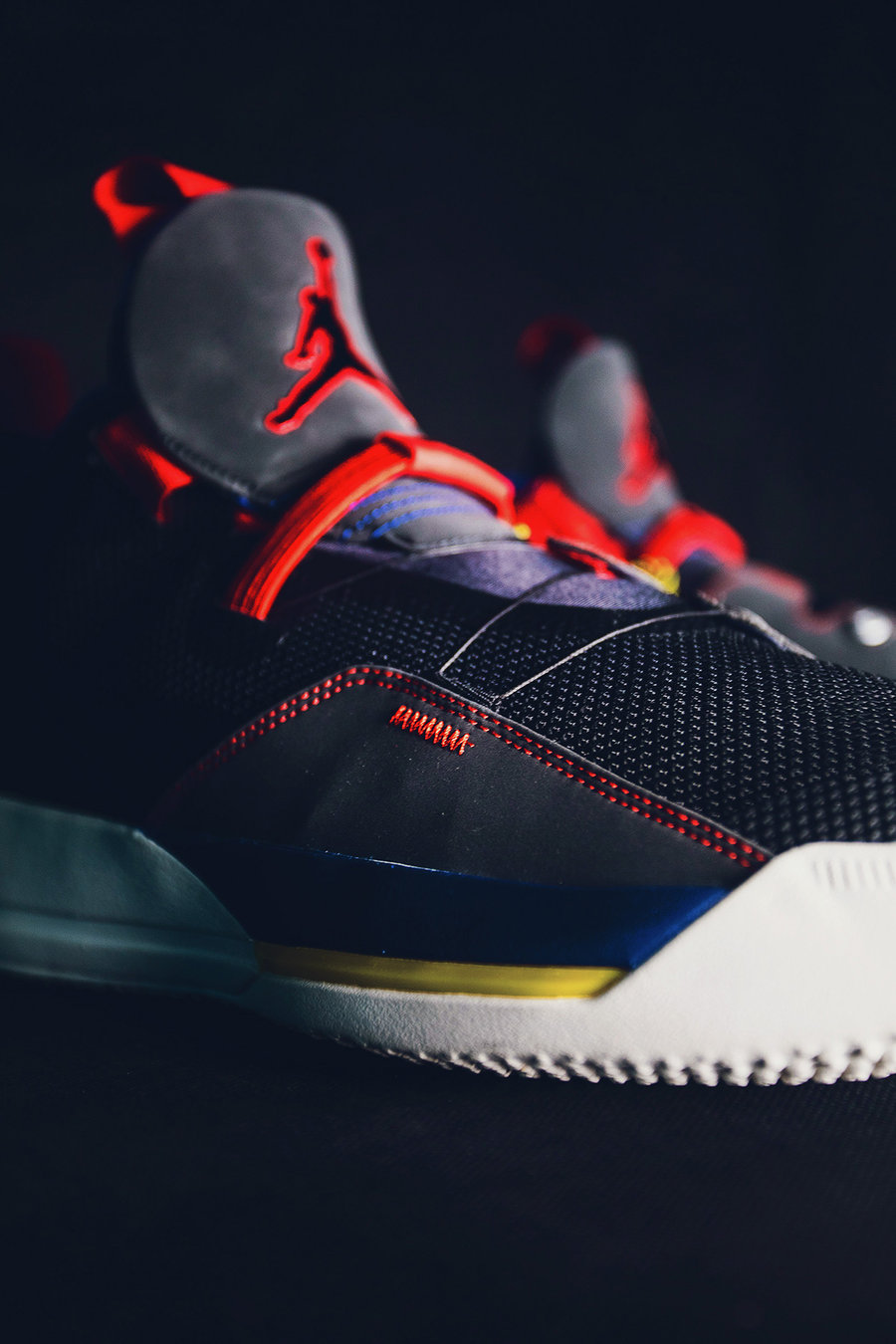 Air Jordan 33 实物开箱！你想知道的细节和秘密都在这里！ AJ33 球鞋资讯 FLIGHTCLUB中文站|SNEAKER球鞋资讯第一站