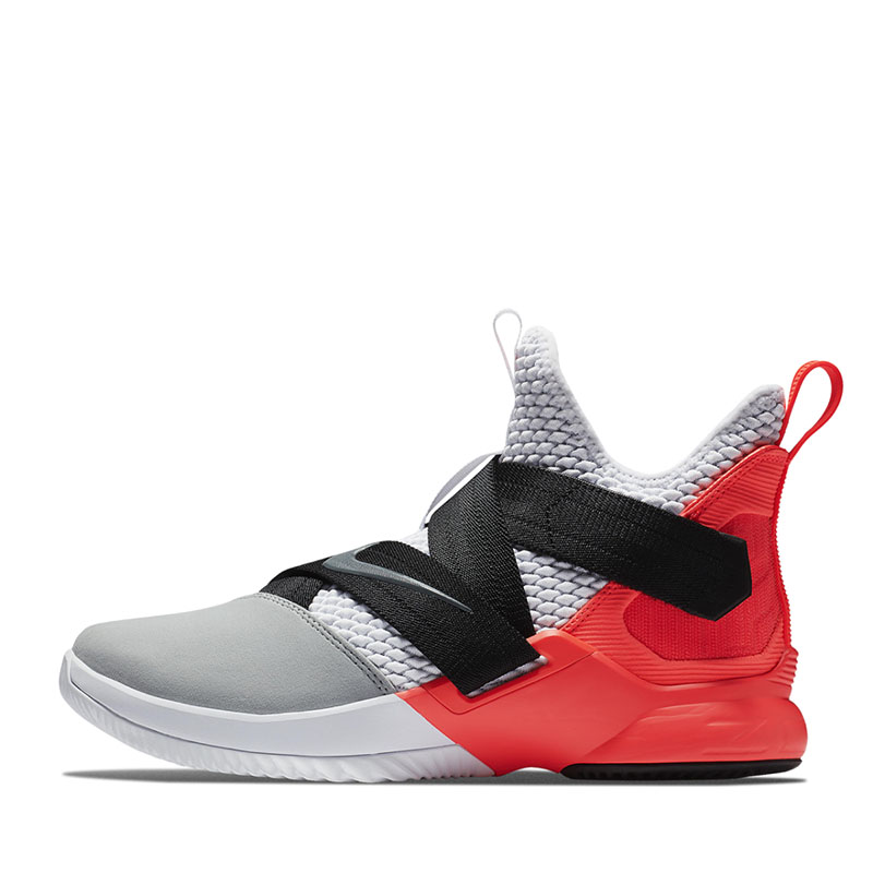 鸳鸯撞色细节！罕见的粉红配色 LeBron Soldier 12 现已发售！ 球鞋资讯 FLIGHTCLUB中文站|SNEAKER球鞋资讯第一站