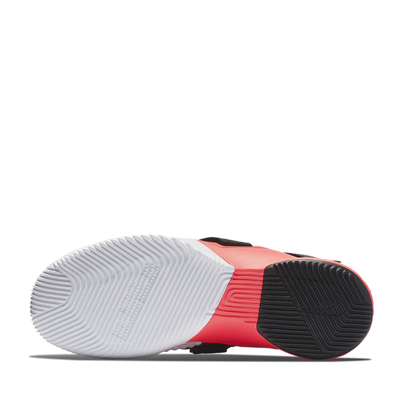 鸳鸯撞色细节！罕见的粉红配色 LeBron Soldier 12 现已发售！ 球鞋资讯 FLIGHTCLUB中文站|SNEAKER球鞋资讯第一站