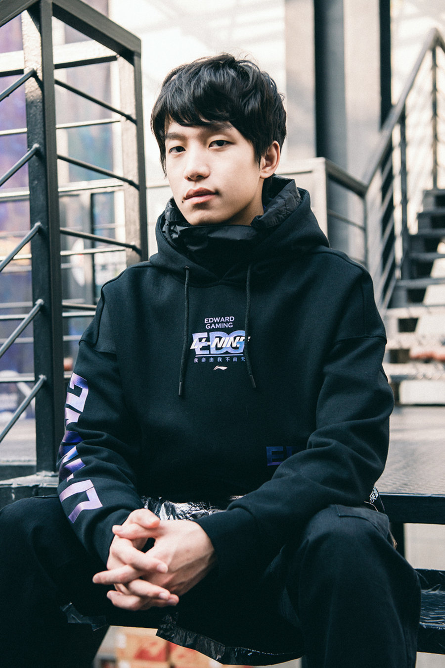 李宁联手电竞豪门 EDG！联名弹幕帽衫、魔术贴跑鞋今日首发！ 球鞋资讯 FLIGHTCLUB中文站|SNEAKER球鞋资讯第一站