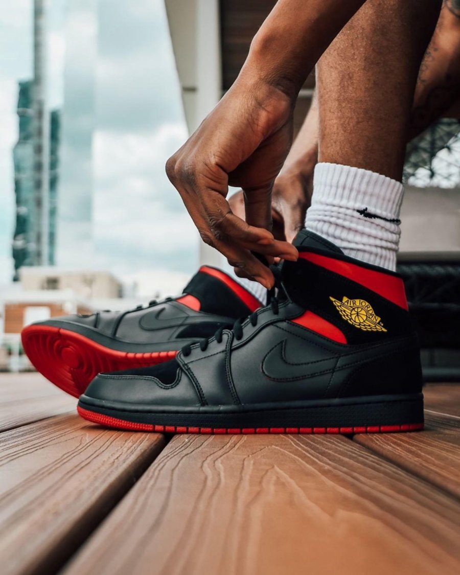 预算 1000 块，想买 AJ1？这 15 款配色现在入手最划算！ 球鞋资讯 FLIGHTCLUB中文站|SNEAKER球鞋资讯第一站