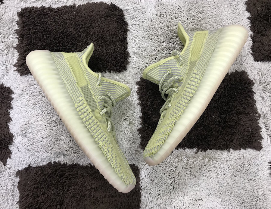 三双全新侧透 Yeezy 350 V2 曝光！全部都是满天星！ 球鞋资讯 FLIGHTCLUB中文站|SNEAKER球鞋资讯第一站