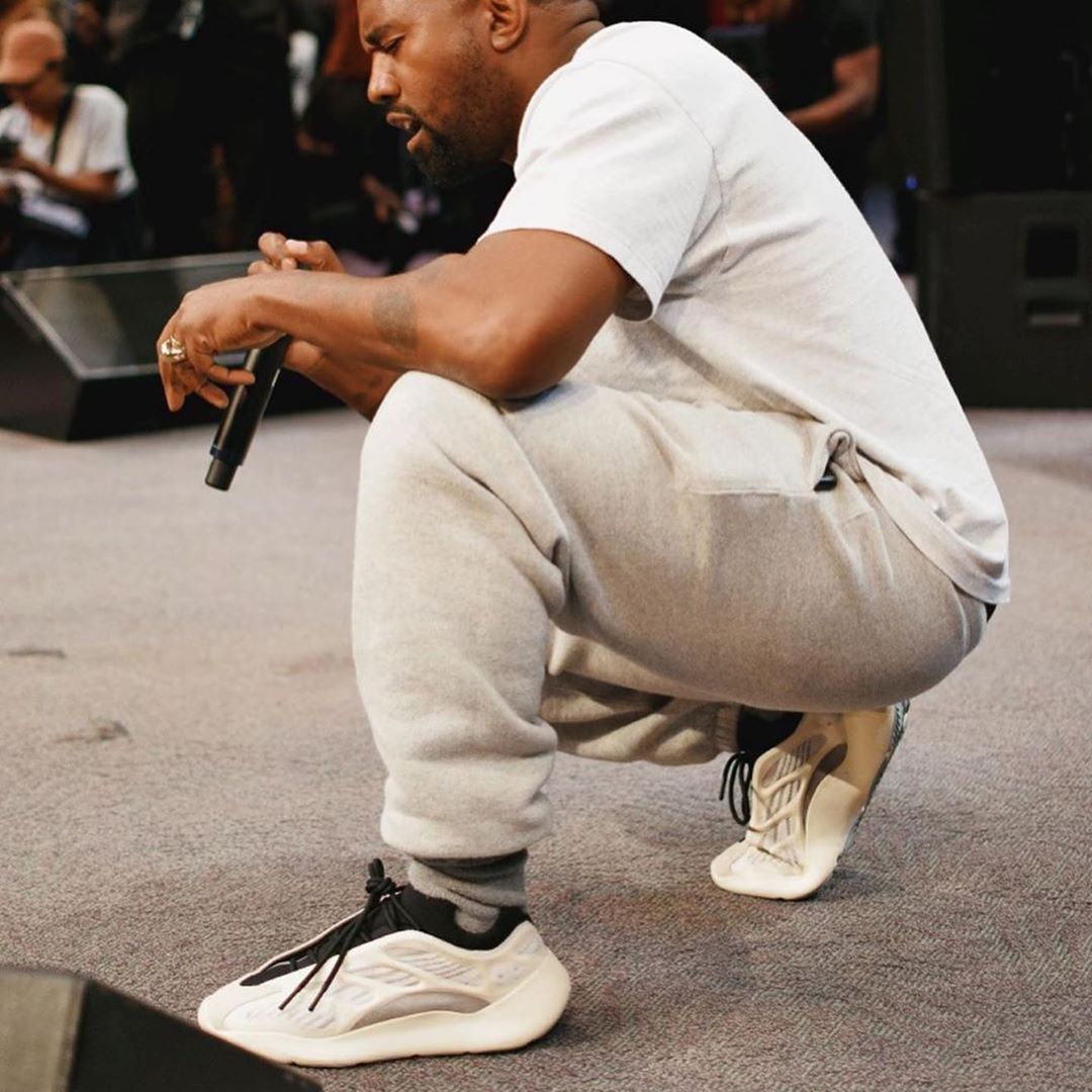 侃爷年底冲业绩！8 双 Yeezy 下月发售！两双满天星，三款新鞋型！ 球鞋资讯 FLIGHTCLUB中文站|SNEAKER球鞋资讯第一站