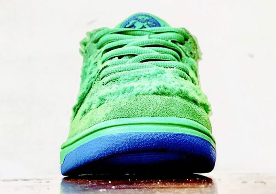 时隔 14 年「万元配色」回归！小熊 Dunk SB 超想要！ 球鞋资讯 FLIGHTCLUB中文站|SNEAKER球鞋资讯第一站