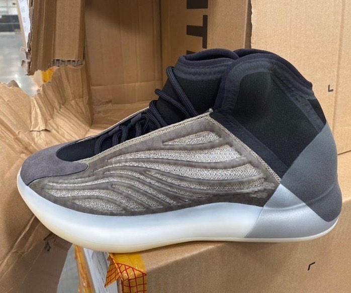 4 双 Yeezy 下月发售！不仅有斑马 350，还有 YZY 篮球鞋！ 球鞋资讯 FLIGHTCLUB中文站|SNEAKER球鞋资讯第一站