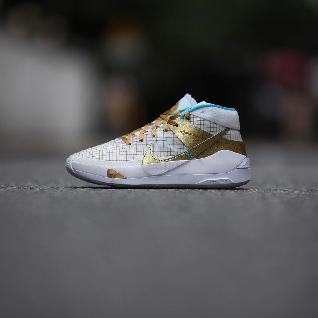 经典高颜值系列来了！KD13 “EYBL” 实物首次曝光！ 球鞋资讯 FLIGHTCLUB中文站|SNEAKER球鞋资讯第一站