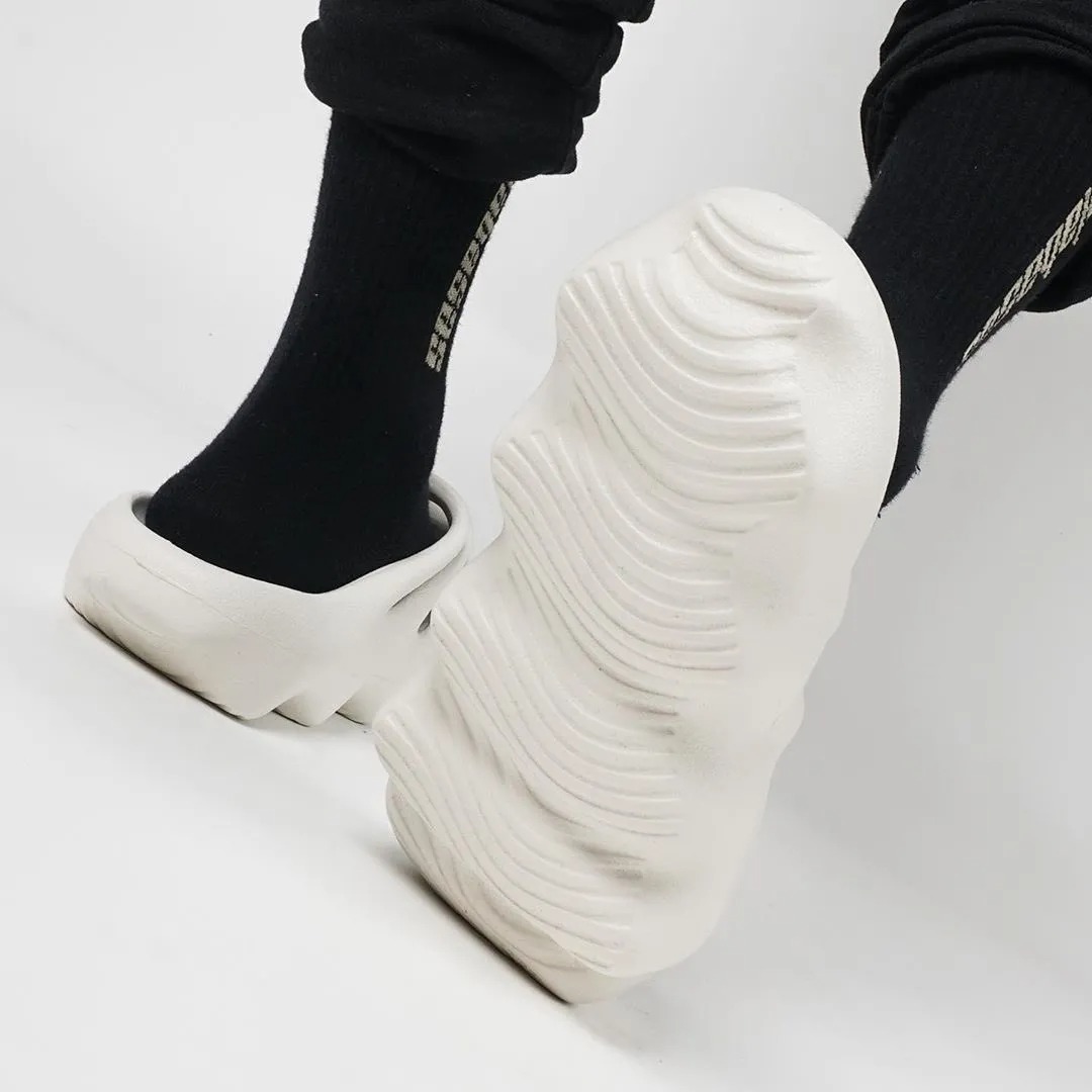 人人都好奇的 Yeezy 450 全系列曝光！这颜值也太... 球鞋资讯 FLIGHTCLUB中文站|SNEAKER球鞋资讯第一站