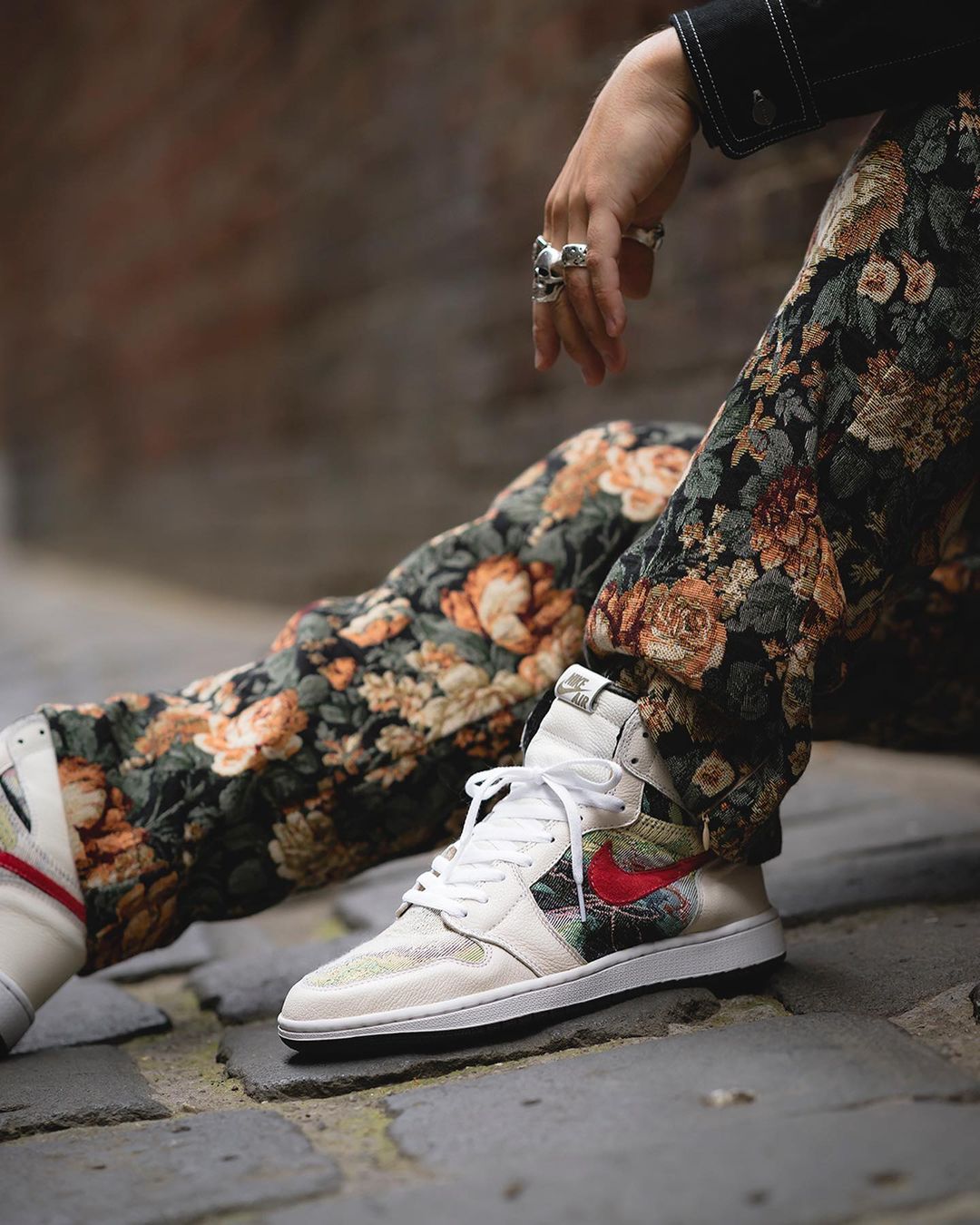 OFF-WHITE 联名毛毯打造的 AJ1 太美！每双都独一无二！ 球鞋资讯 FLIGHTCLUB中文站|SNEAKER球鞋资讯第一站