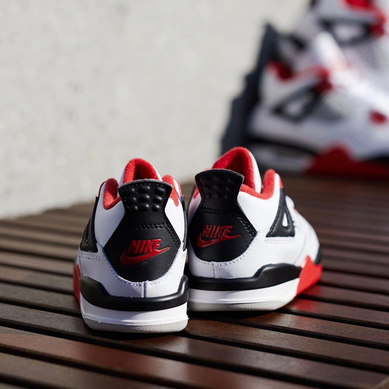 等了 31 年才复刻 OG 鞋款！白红 AJ4 本周六正式登场！ 球鞋资讯 FLIGHTCLUB中文站|SNEAKER球鞋资讯第一站