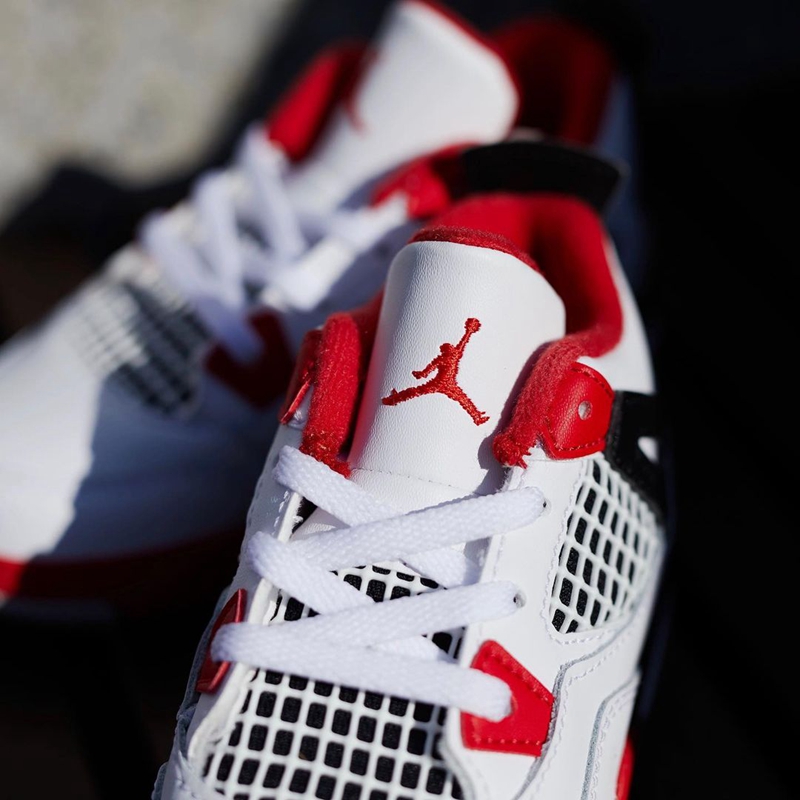 等了 31 年才复刻 OG 鞋款！白红 AJ4 本周六正式登场！ 球鞋资讯 FLIGHTCLUB中文站|SNEAKER球鞋资讯第一站