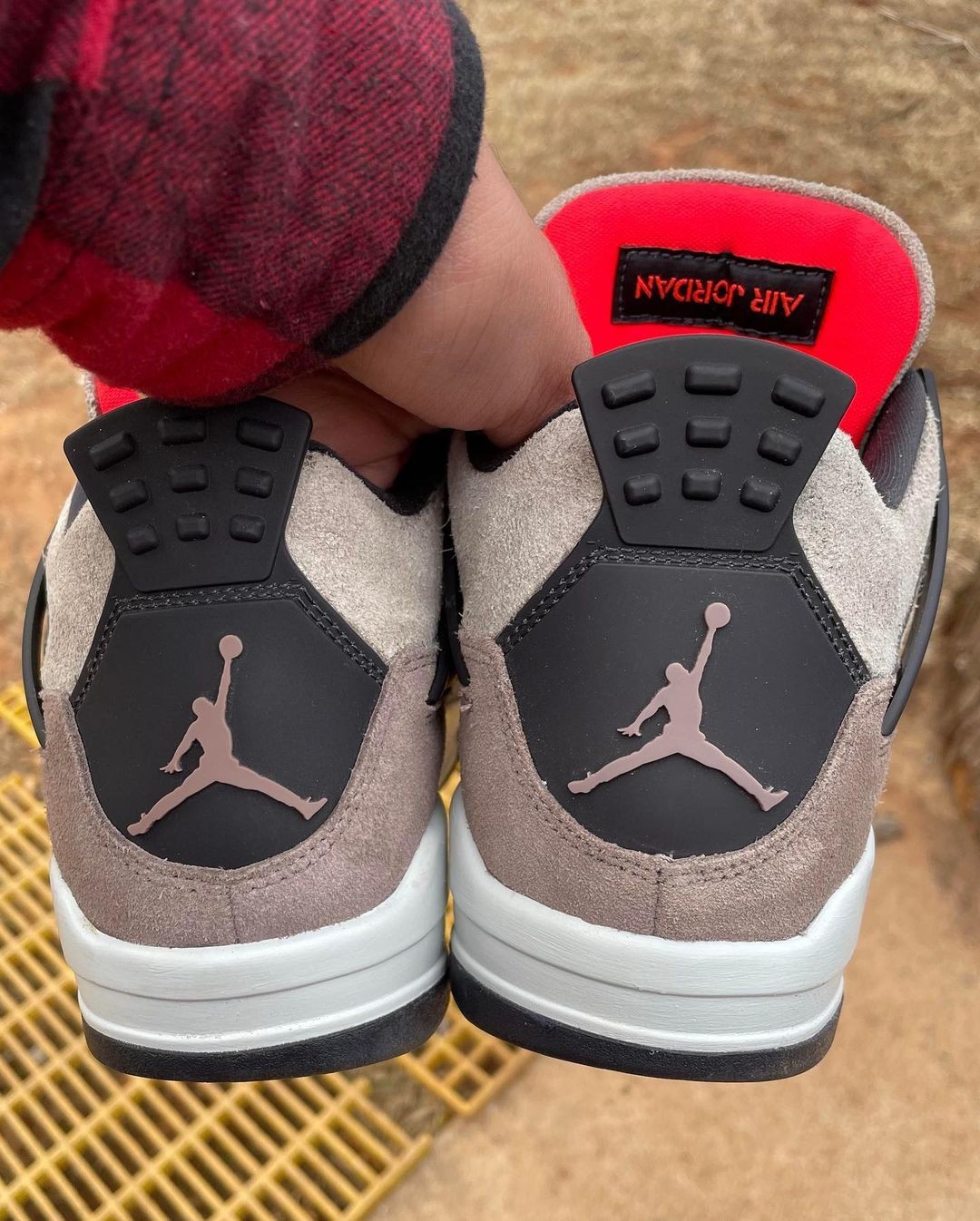 鞋面隐藏细节首次曝光！「小 TS」AJ4 入手理由再 +1！ 球鞋资讯 FLIGHTCLUB中文站|SNEAKER球鞋资讯第一站