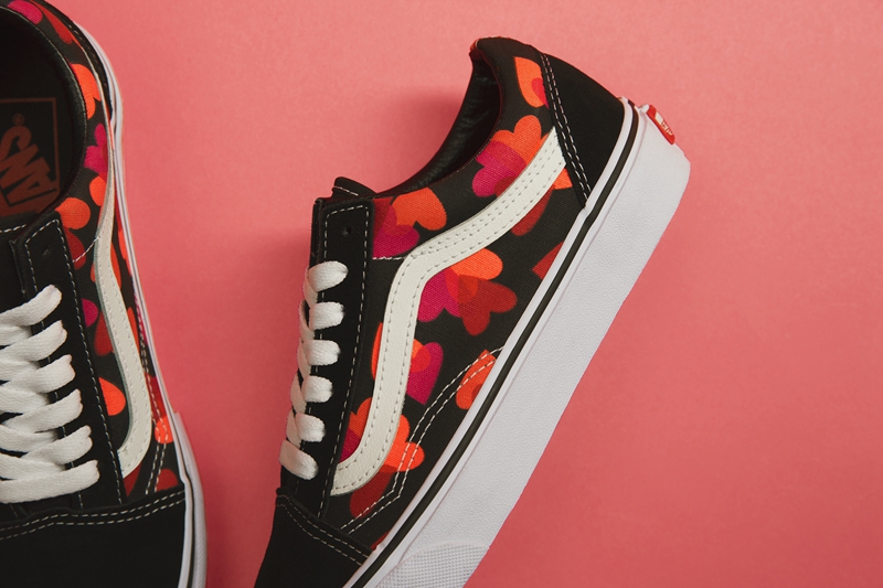 烈焰红唇 + 经典爱心！Vans 全新情人节系列现已登场！ 球鞋资讯 FLIGHTCLUB中文站|SNEAKER球鞋资讯第一站