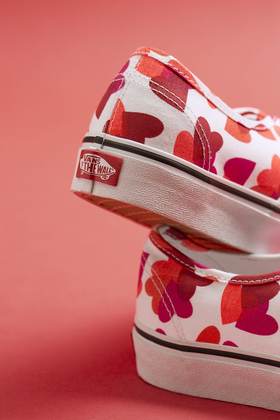 烈焰红唇 + 经典爱心！Vans 全新情人节系列现已登场！ 球鞋资讯 FLIGHTCLUB中文站|SNEAKER球鞋资讯第一站
