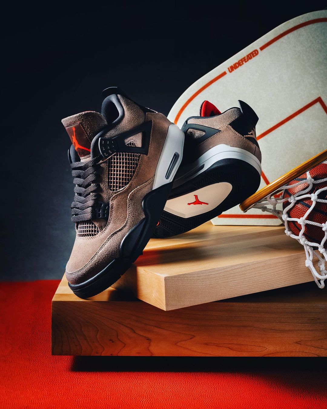 胭脂 AJ6、白红 AJ4 一跌再跌！这十双「AJ 正代」能抄底了！买完真不后悔！ 球鞋资讯 FLIGHTCLUB中文站|SNEAKER球鞋资讯第一站