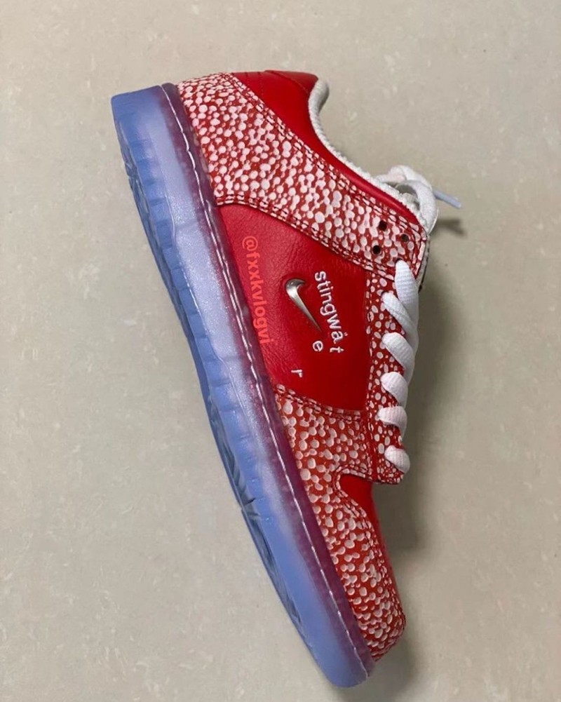 小「倒勾」！？Nike 全新联名 Dunk SB 实物首次曝光！ 球鞋资讯 FLIGHTCLUB中文站|SNEAKER球鞋资讯第一站