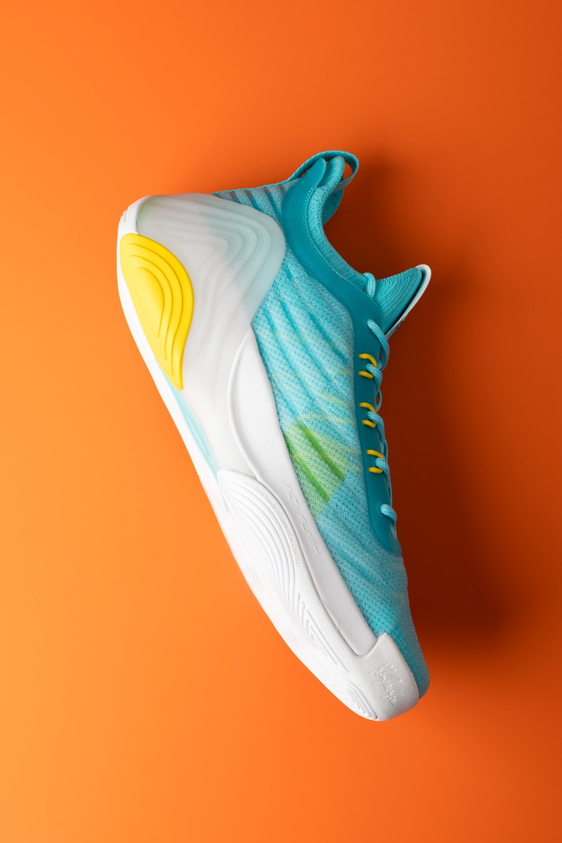 一口气偷偷上架 8 款配色！这双「国产标杆」好看又好穿！ 球鞋资讯 FLIGHTCLUB中文站|SNEAKER球鞋资讯第一站