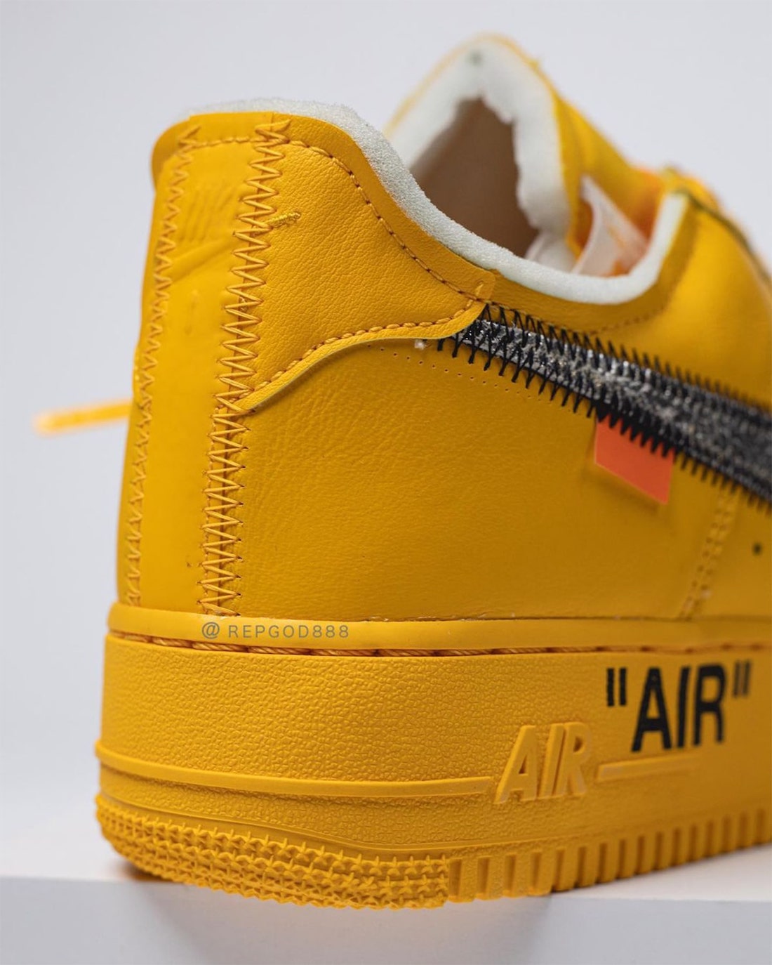 又是超限量会展限定？全新 OFF-WHITE x AF1 实物照曝光！ 球鞋资讯 FLIGHTCLUB中文站|SNEAKER球鞋资讯第一站