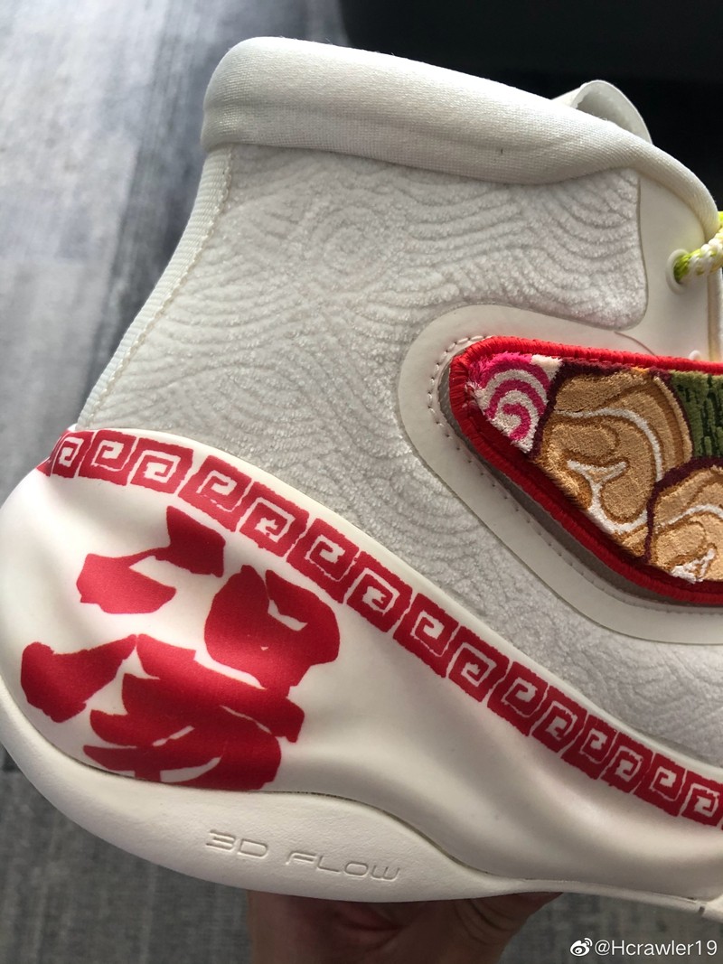 全新 KT6 实物曝光！「满配汤面」看着就流口水！ 球鞋资讯 FLIGHTCLUB中文站|SNEAKER球鞋资讯第一站