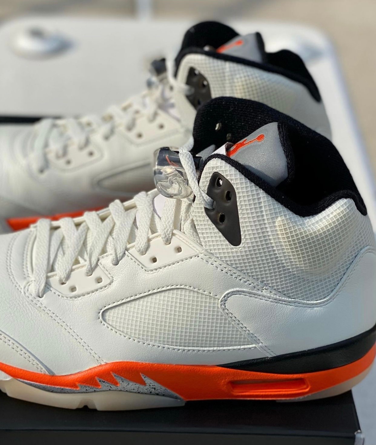 扣碎 Air Jordan 5 实物曝光！自带氧化效果！下月发售！ 球鞋资讯 FLIGHTCLUB中文站|SNEAKER球鞋资讯第一站
