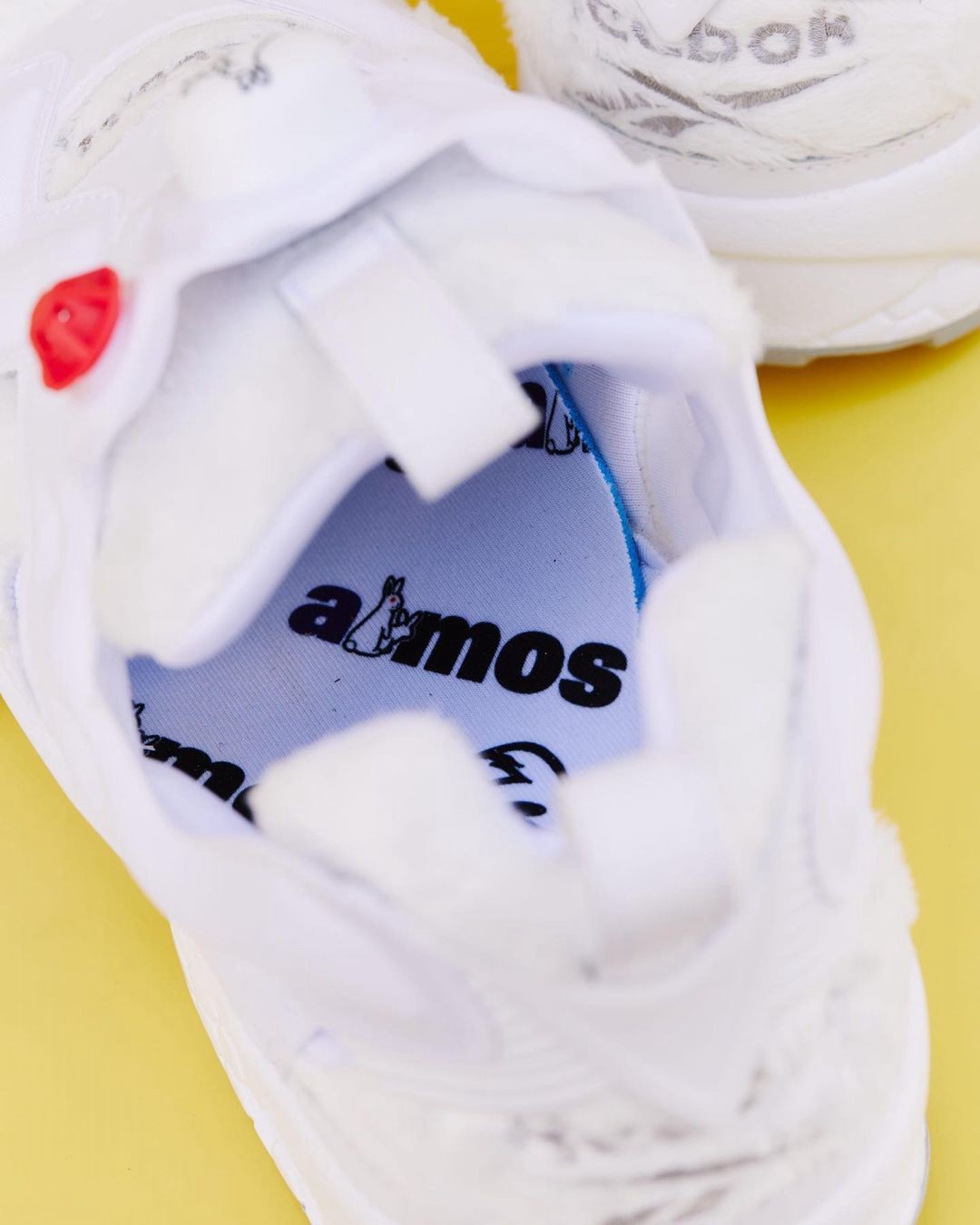 绒毛质感太可爱了！全新 #FR2 x Reebok x atmos 三方联名曝光！ 球鞋资讯 FLIGHTCLUB中文站|SNEAKER球鞋资讯第一站