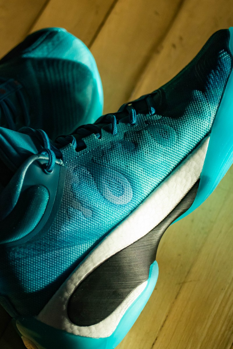 库里又该羡慕了！年度最强实战鞋我投它一票！现在入手还打折！ 球鞋资讯 FLIGHTCLUB中文站|SNEAKER球鞋资讯第一站