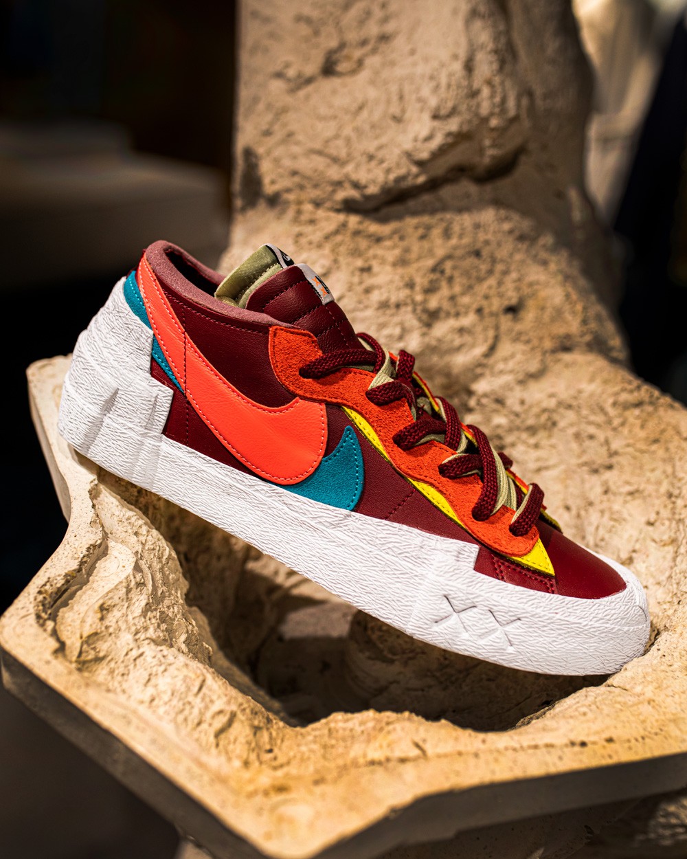 等了 13 年！KAWS x Nike 终于出新鞋了！小编提前开箱上脚！ - FLIGHTCLUB中文站|SNEAKER球鞋资讯第一站