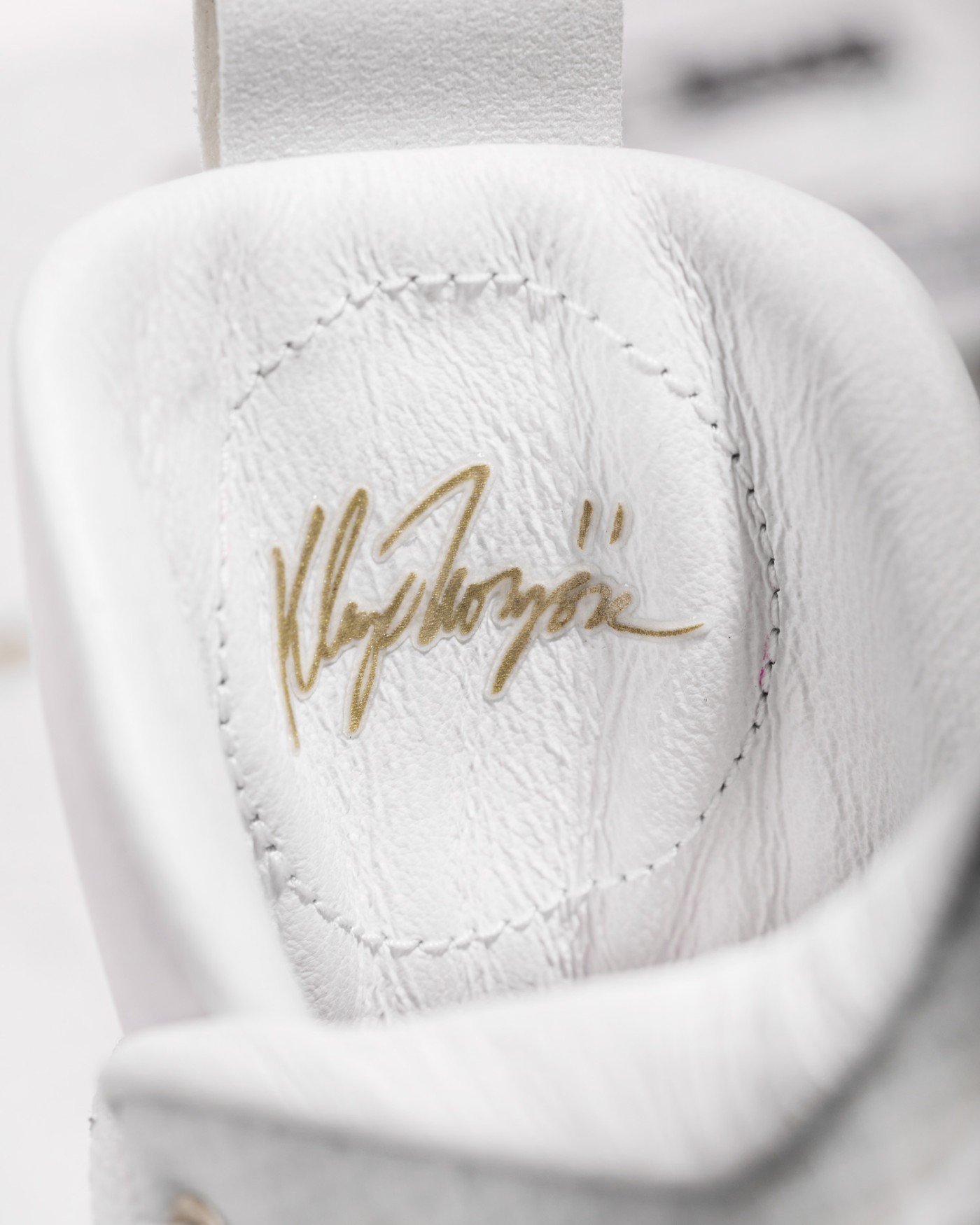 限定 743 双！没想到年底还有这么个「隐藏套装」！光看赠品就得抢破头！ 球鞋资讯 FLIGHTCLUB中文站|SNEAKER球鞋资讯第一站