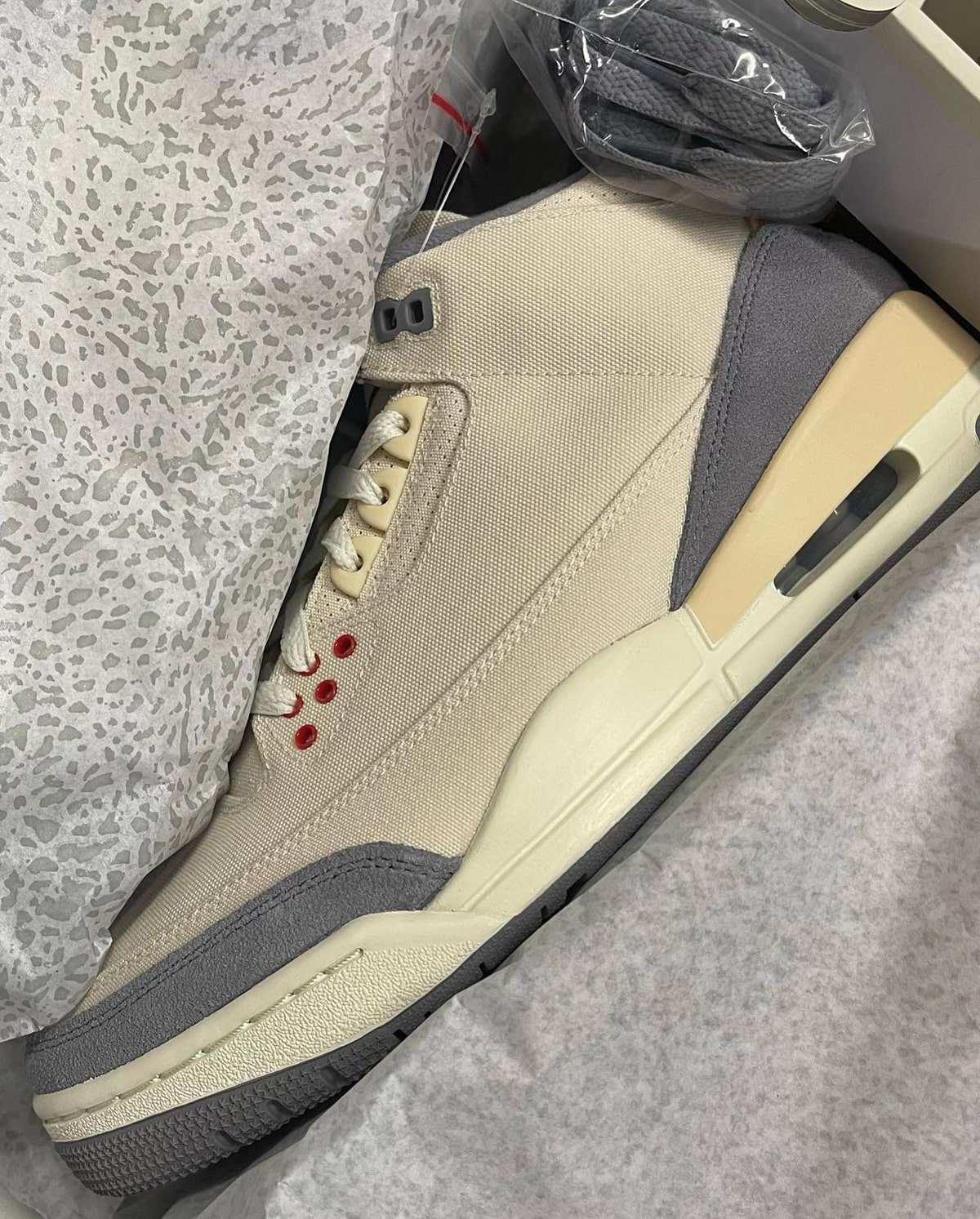 AMM 联名最佳平替！奶茶 AJ3 全新实物曝光！ 球鞋资讯 FLIGHTCLUB中文站|SNEAKER球鞋资讯第一站