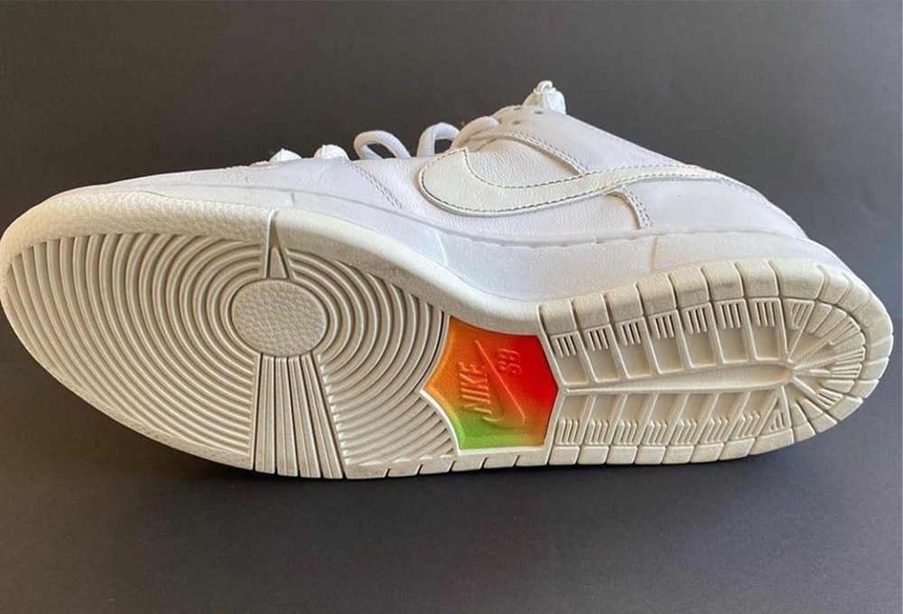 光变色 + 彩虹渐变！全新 SB Dunk Low 实物图曝光！ 球鞋资讯 FLIGHTCLUB中文站|SNEAKER球鞋资讯第一站