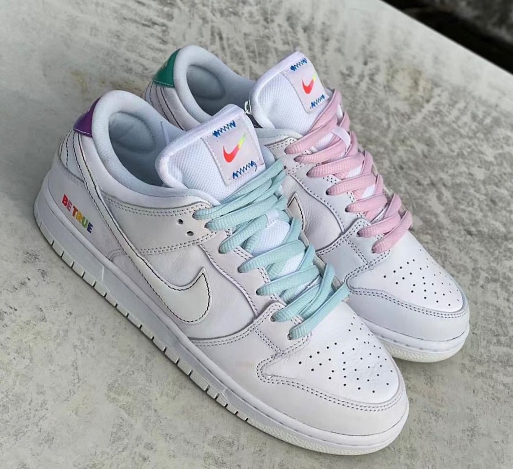 光变色 + 彩虹渐变！全新 SB Dunk Low 实物图曝光！ 球鞋资讯 FLIGHTCLUB中文站|SNEAKER球鞋资讯第一站