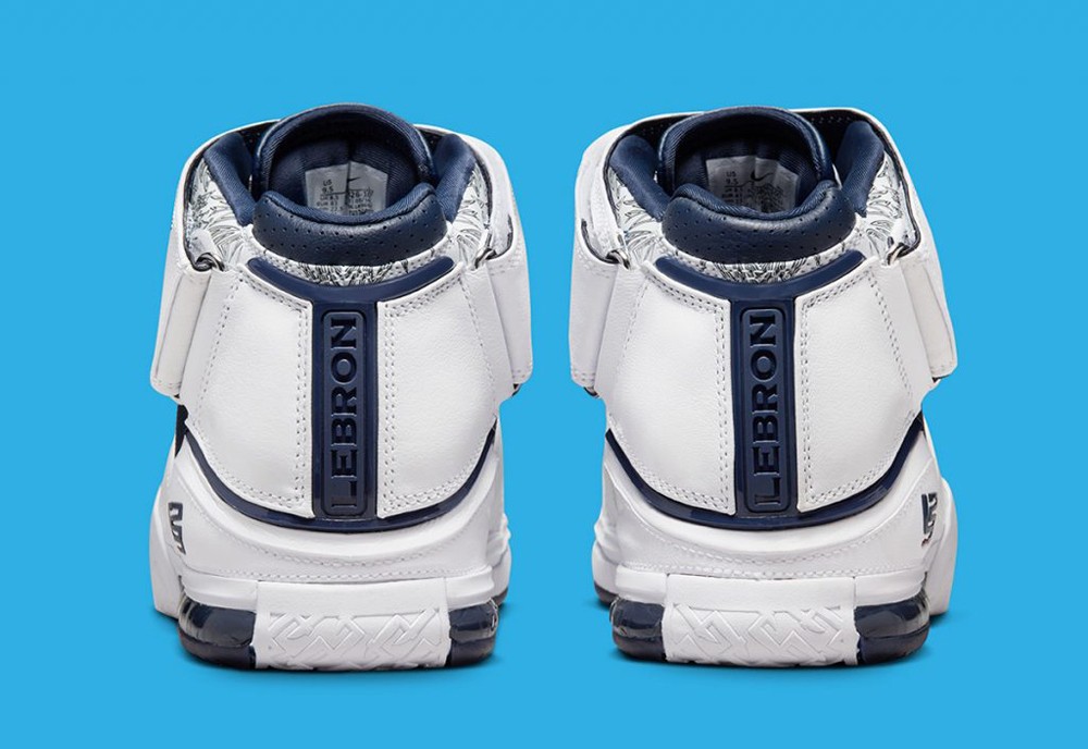 首次复刻！都在等的 LBJ「元年配色」即将发售！ 球鞋资讯 FLIGHTCLUB中文站|SNEAKER球鞋资讯第一站