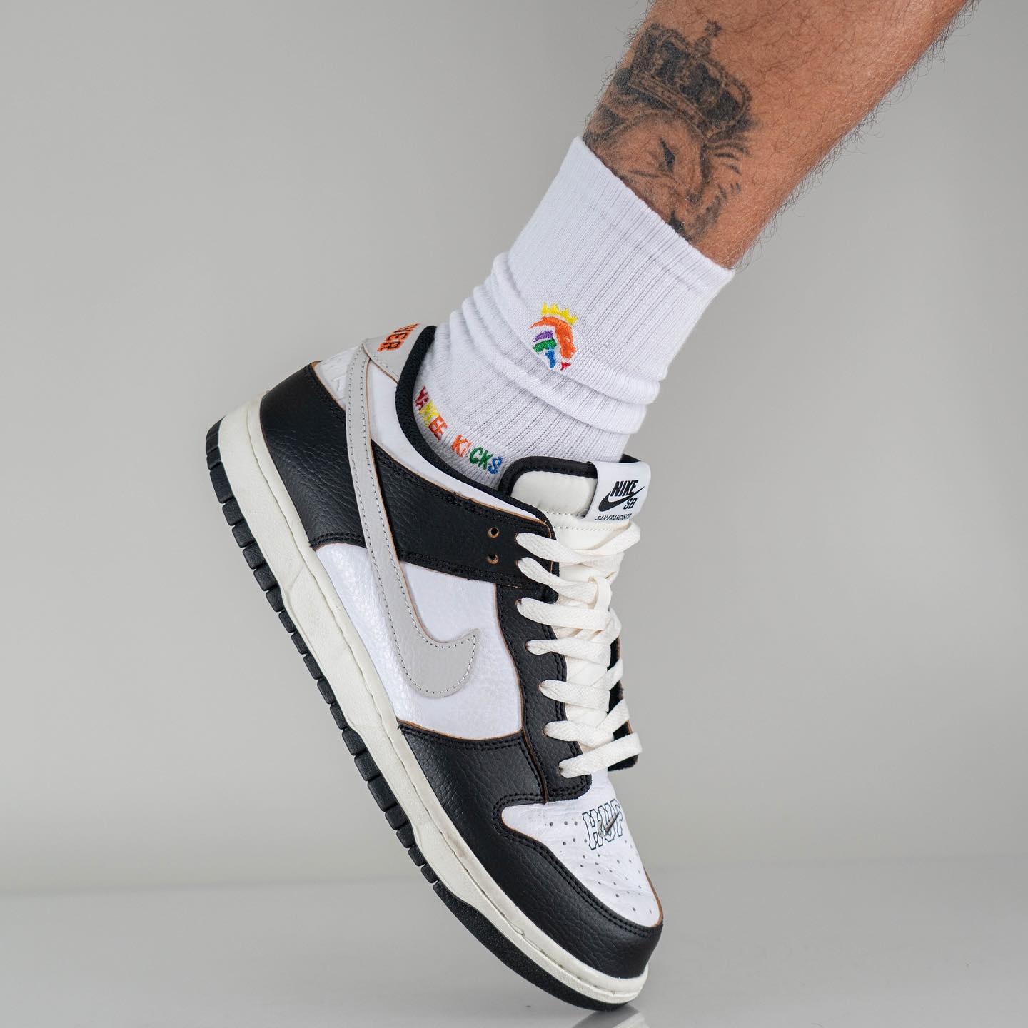 实物上脚曝光！HUF x Dunk SB 隐藏鞋面你见过吗？ 球鞋资讯 FLIGHTCLUB中文站|SNEAKER球鞋资讯第一站