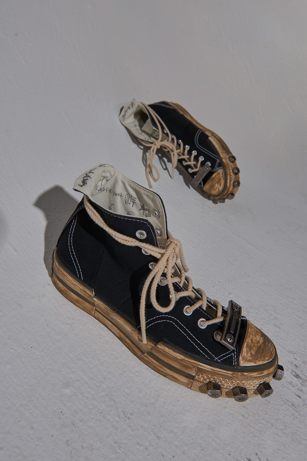 硬核朋克风！长这样的 Converse 真头一次见！ 球鞋资讯 FLIGHTCLUB中文站|SNEAKER球鞋资讯第一站